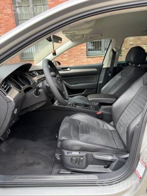 Pelēks Volkswagen Passat B8 2015 Rīga, ar dzinēja tilpumu 2.00 L un nobraukumu 266 tūkst. km par 9200 €, foto 15 vietnē AUTOMOTO.COM.LV