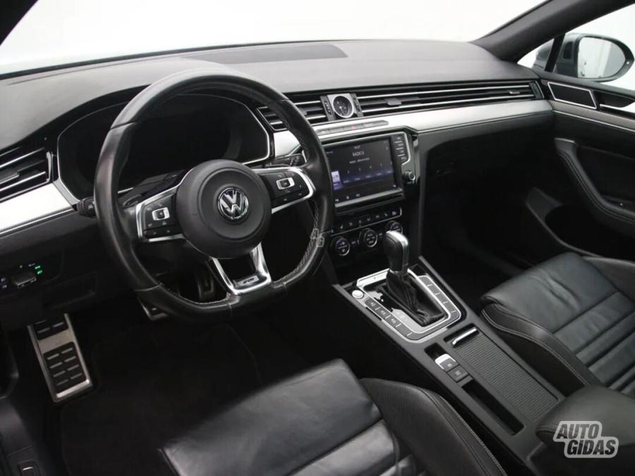 Grey Volkswagen Passat B8 2016 in Vilnius, with an engine capacity of 2.00 L and mileage of 203 thousand km for 14199 €, photo 16 on AUTOMOTO.COM.LV