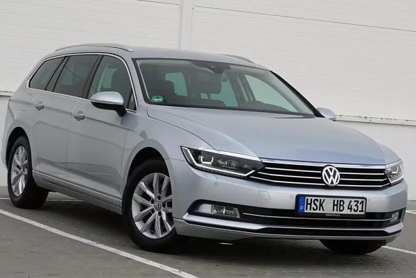 Grey Volkswagen Passat B8 2016 in Riga, with an engine capacity of 2.00 L and mileage of 217 thousand km for 7800 €, photo 2 on AUTOMOTO.COM.LV