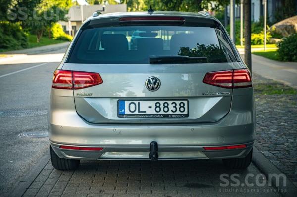 Grey Volkswagen Passat B8 2016 in Riga, with an engine capacity of 2.00 L and mileage of 295 thousand km for 9590 €, photo 5 on AUTOMOTO.COM.LV