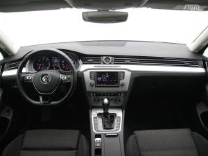 Grey Volkswagen Passat B8 2016 in Vilnius, with an engine capacity of 1.60 L and mileage of 138 thousand km for 11999 €, photo 3 on AUTOMOTO.COM.LV