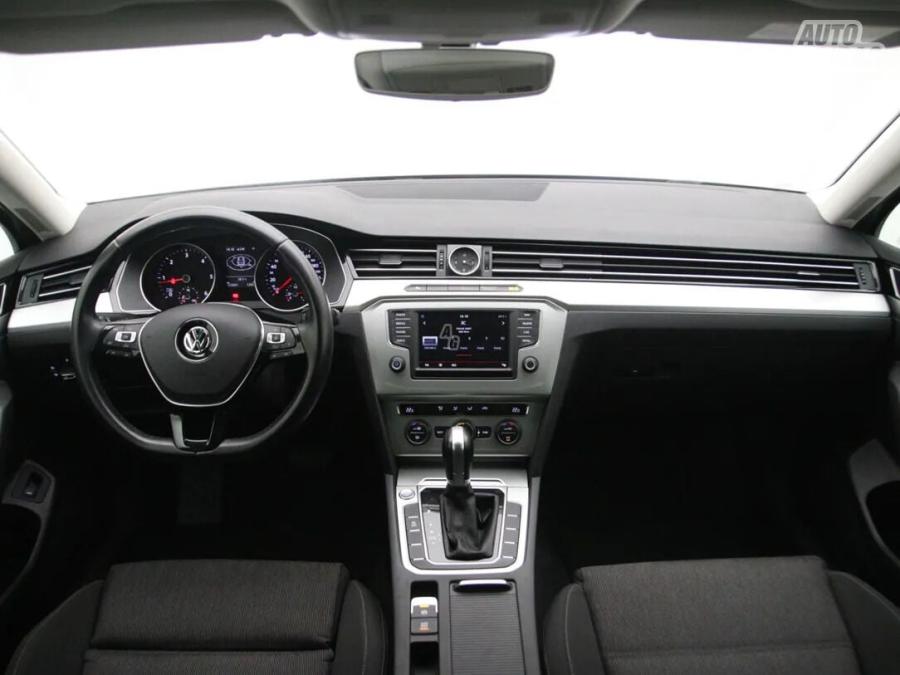 Grey Volkswagen Passat B8 2016 in Vilnius, with an engine capacity of 1.60 L and mileage of 138 thousand km for 11999 €, photo 3 on AUTOMOTO.COM.LV