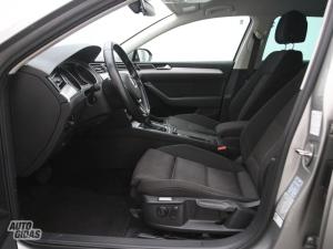 Grey Volkswagen Passat B8 2016 in Vilnius, with an engine capacity of 1.60 L and mileage of 138 thousand km for 11999 €, photo 5 on AUTOMOTO.COM.LV