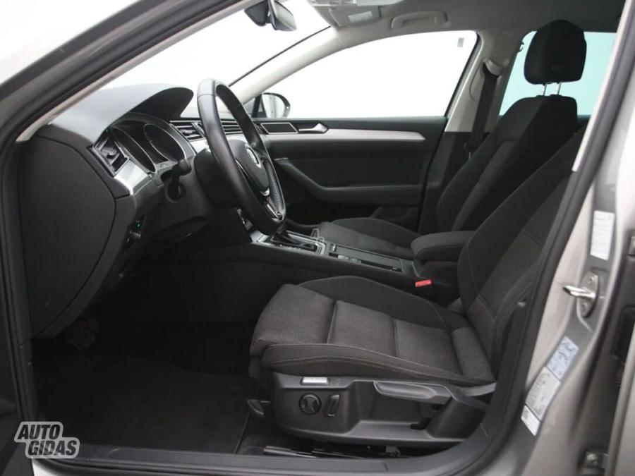 Grey Volkswagen Passat B8 2016 in Vilnius, with an engine capacity of 1.60 L and mileage of 138 thousand km for 11999 €, photo 5 on AUTOMOTO.COM.LV