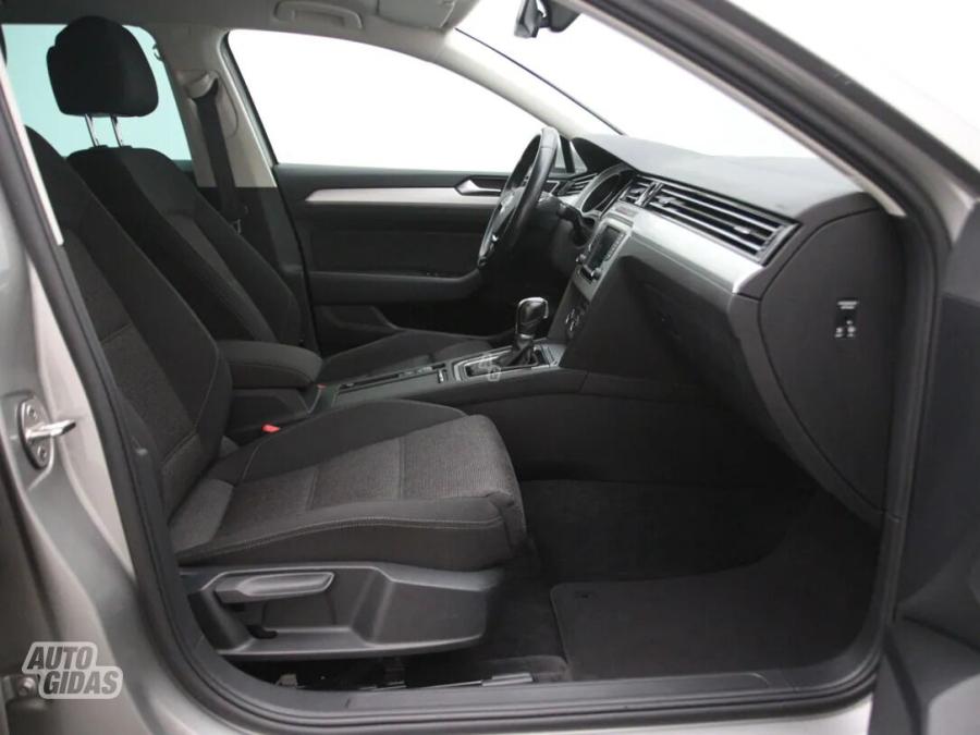 Grey Volkswagen Passat B8 2016 in Vilnius, with an engine capacity of 1.60 L and mileage of 138 thousand km for 11999 €, photo 15 on AUTOMOTO.COM.LV