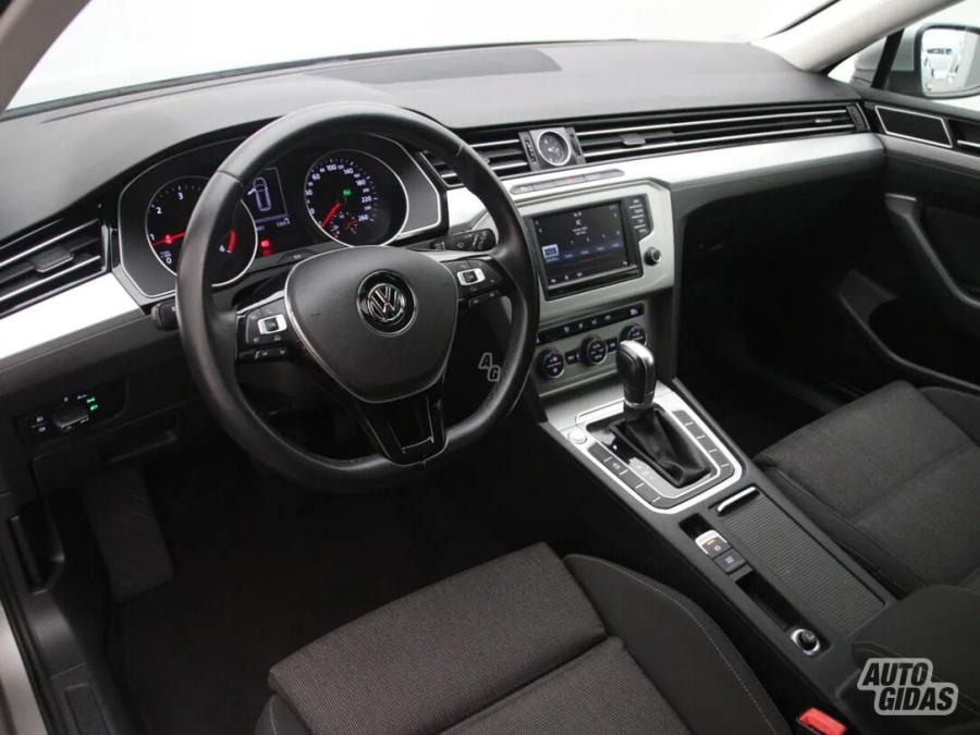 Grey Volkswagen Passat B8 2016 in Vilnius, with an engine capacity of 1.60 L and mileage of 138 thousand km for 11999 €, photo 17 on AUTOMOTO.COM.LV