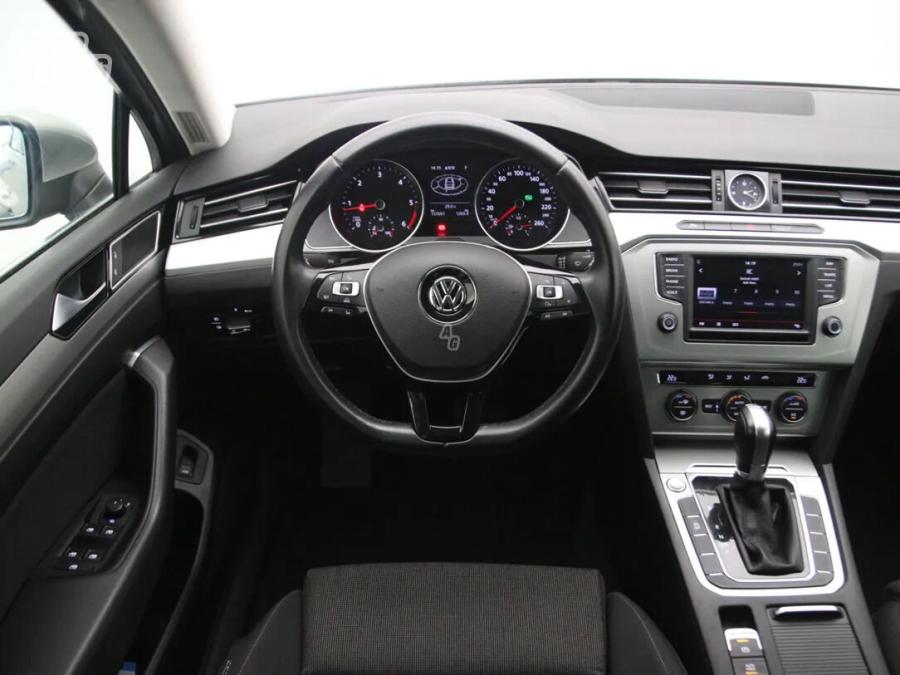 Grey Volkswagen Passat B8 2016 in Vilnius, with an engine capacity of 1.60 L and mileage of 138 thousand km for 11999 €, photo 18 on AUTOMOTO.COM.LV