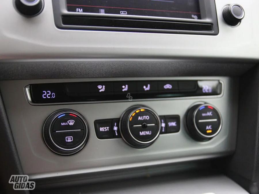 Grey Volkswagen Passat B8 2016 in Vilnius, with an engine capacity of 1.60 L and mileage of 138 thousand km for 11999 €, photo 21 on AUTOMOTO.COM.LV