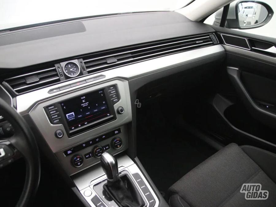 Grey Volkswagen Passat B8 2016 in Vilnius, with an engine capacity of 1.60 L and mileage of 138 thousand km for 11999 €, photo 22 on AUTOMOTO.COM.LV