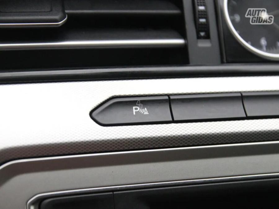 Grey Volkswagen Passat B8 2016 in Vilnius, with an engine capacity of 1.60 L and mileage of 138 thousand km for 11999 €, photo 31 on AUTOMOTO.COM.LV