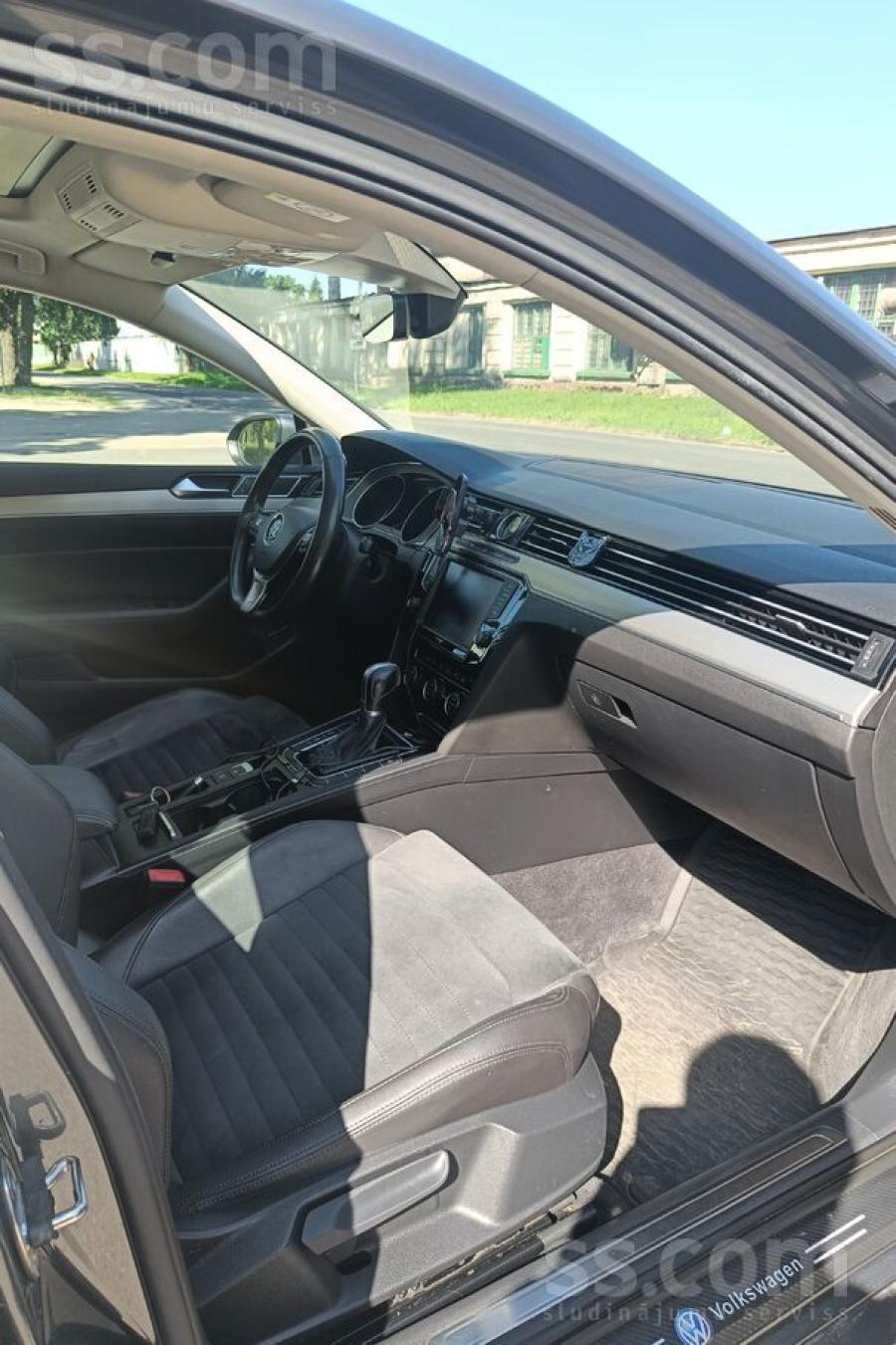 Grey Volkswagen Passat B8 2016 in Riga, with an engine capacity of 2.00 L and mileage of 246 thousand km for 10350 €, photo 7 on AUTOMOTO.COM.LV