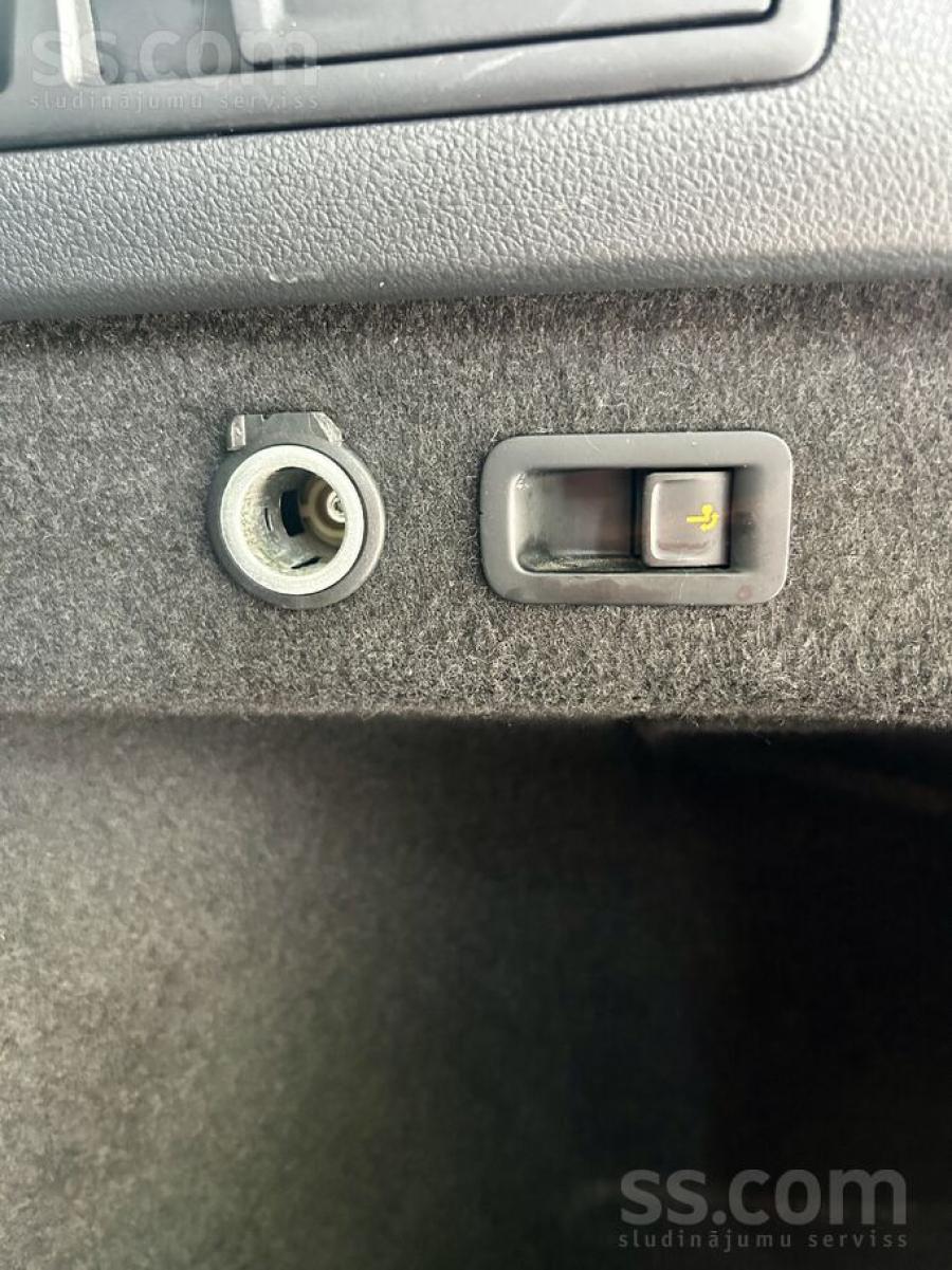 Pelēks Volkswagen Passat B8 2016 Daugavpils, ar dzinēja tilpumu 2.00 L un nobraukumu 278 tūkst. km par 11500 €, foto 19 vietnē AUTOMOTO.COM.LV