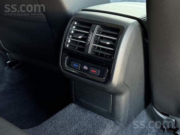 Grey Volkswagen Passat B8 2016 in Tukums, with an engine capacity of 2.00 L and mileage of 240 thousand km for 9499 €, photo 9 on AUTOMOTO.COM.LV