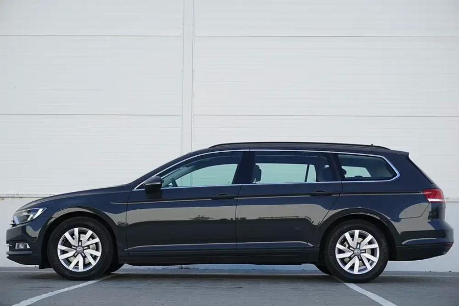 Pelēks Volkswagen Passat B8 2016 Rīga, ar dzinēja tilpumu 2.00 L un nobraukumu 233 tūkst. km par 7800 €, foto 7 vietnē AUTOMOTO.COM.LV