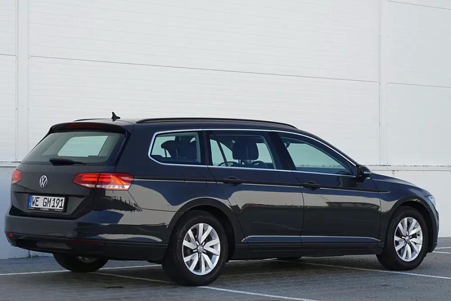 Pelēks Volkswagen Passat B8 2016 Rīga, ar dzinēja tilpumu 2.00 L un nobraukumu 233 tūkst. km par 7800 €, foto 11 vietnē AUTOMOTO.COM.LV