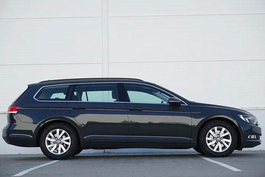 Pelēks Volkswagen Passat B8 2016 Rīga, ar dzinēja tilpumu 2.00 L un nobraukumu 233 tūkst. km par 7800 €, foto 12 vietnē AUTOMOTO.COM.LV