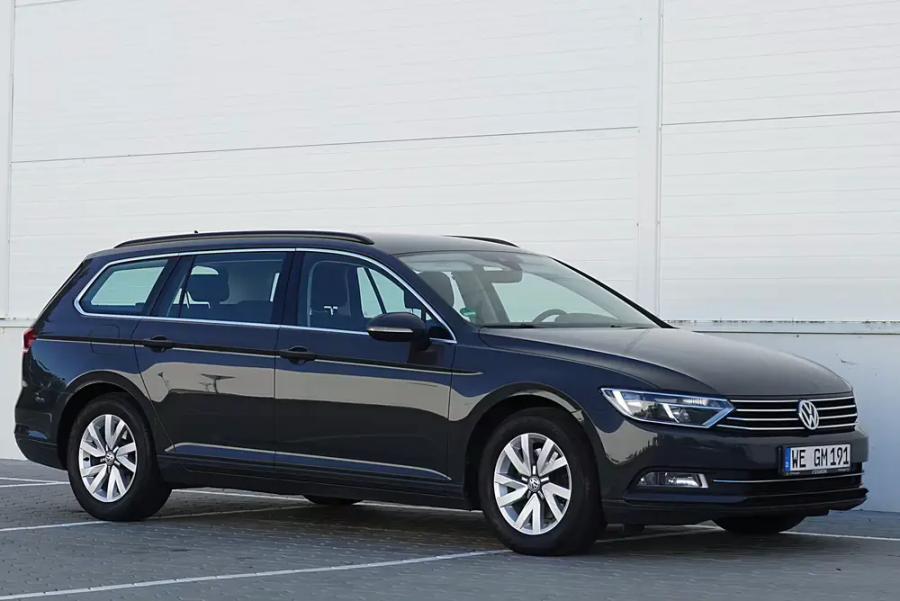 Pelēks Volkswagen Passat B8 2016 Rīga, ar dzinēja tilpumu 2.00 L un nobraukumu 233 tūkst. km par 7800 €, foto 13 vietnē AUTOMOTO.COM.LV