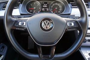 Pelēks Volkswagen Passat B8 2016 Rīga, ar dzinēja tilpumu 2.00 L un nobraukumu 233 tūkst. km par 7800 €, foto 16 vietnē AUTOMOTO.COM.LV