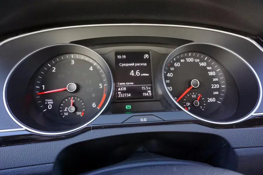 Pelēks Volkswagen Passat B8 2016 Rīga, ar dzinēja tilpumu 2.00 L un nobraukumu 233 tūkst. km par 7800 €, foto 17 vietnē AUTOMOTO.COM.LV