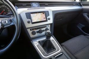 Pelēks Volkswagen Passat B8 2016 Rīga, ar dzinēja tilpumu 2.00 L un nobraukumu 233 tūkst. km par 7800 €, foto 19 vietnē AUTOMOTO.COM.LV