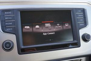 Pelēks Volkswagen Passat B8 2016 Rīga, ar dzinēja tilpumu 2.00 L un nobraukumu 233 tūkst. km par 7800 €, foto 21 vietnē AUTOMOTO.COM.LV