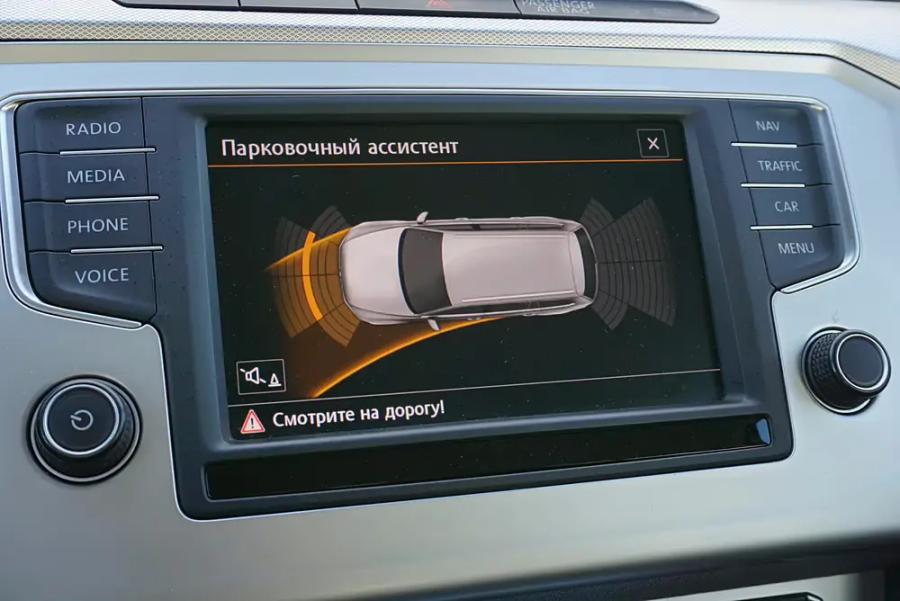 Pelēks Volkswagen Passat B8 2016 Rīga, ar dzinēja tilpumu 2.00 L un nobraukumu 233 tūkst. km par 7800 €, foto 23 vietnē AUTOMOTO.COM.LV