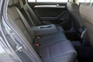 Pelēks Volkswagen Passat B8 2016 Rīga, ar dzinēja tilpumu 2.00 L un nobraukumu 233 tūkst. km par 7800 €, foto 28 vietnē AUTOMOTO.COM.LV