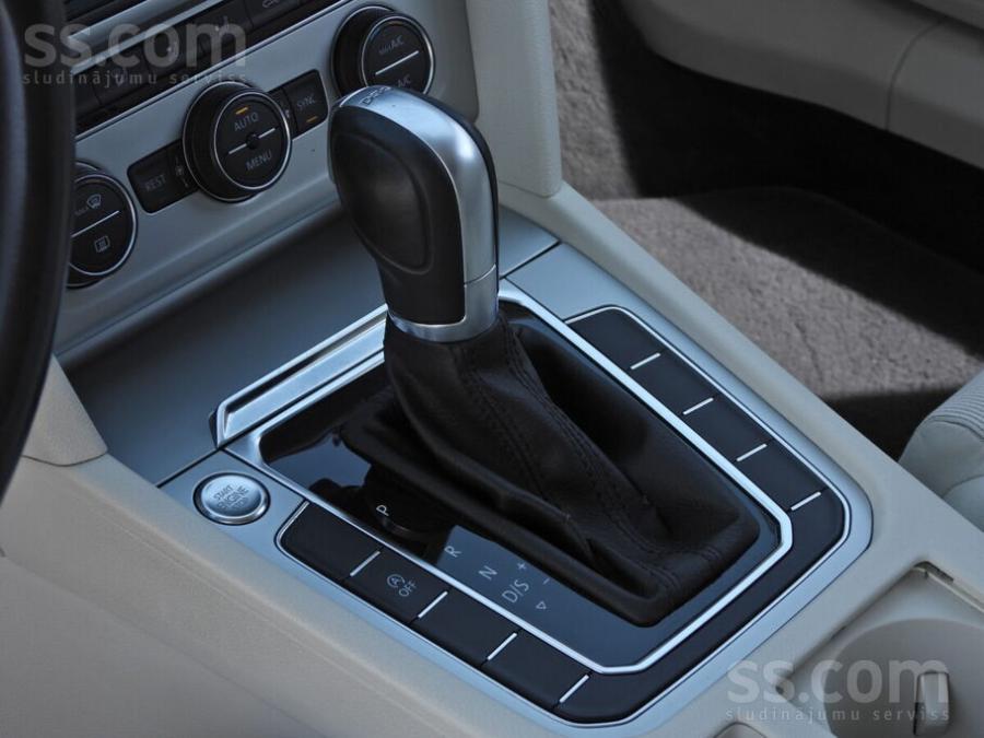Pelēks Volkswagen Passat B8 2016 Rīga, ar dzinēja tilpumu 1.60 L un nobraukumu 323 tūkst. km par 10700 €, foto 25 vietnē AUTOMOTO.COM.LV
