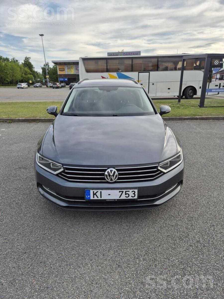 Grey Volkswagen Passat B8 2016 in Riga, with an engine capacity of 2.00 L and mileage of 161 thousand km for 9500 €, photo 4 on AUTOMOTO.COM.LV