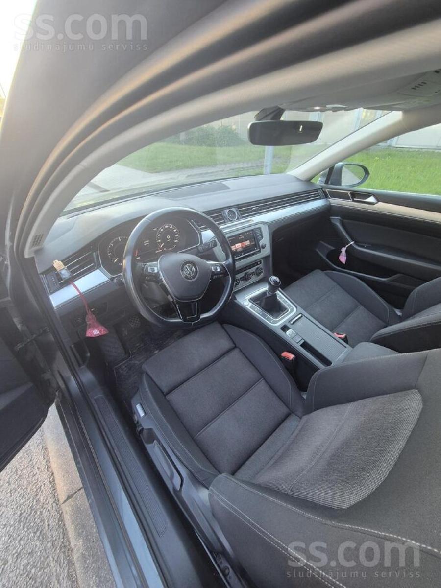 Grey Volkswagen Passat B8 2016 in Riga, with an engine capacity of 2.00 L and mileage of 161 thousand km for 9500 €, photo 8 on AUTOMOTO.COM.LV