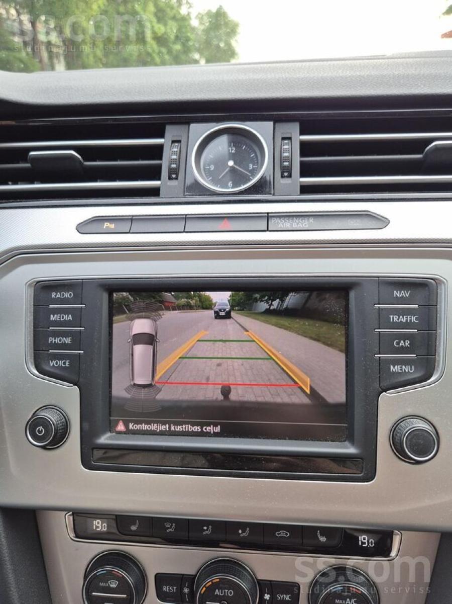 Grey Volkswagen Passat B8 2016 in Riga, with an engine capacity of 2.00 L and mileage of 161 thousand km for 9500 €, photo 10 on AUTOMOTO.COM.LV