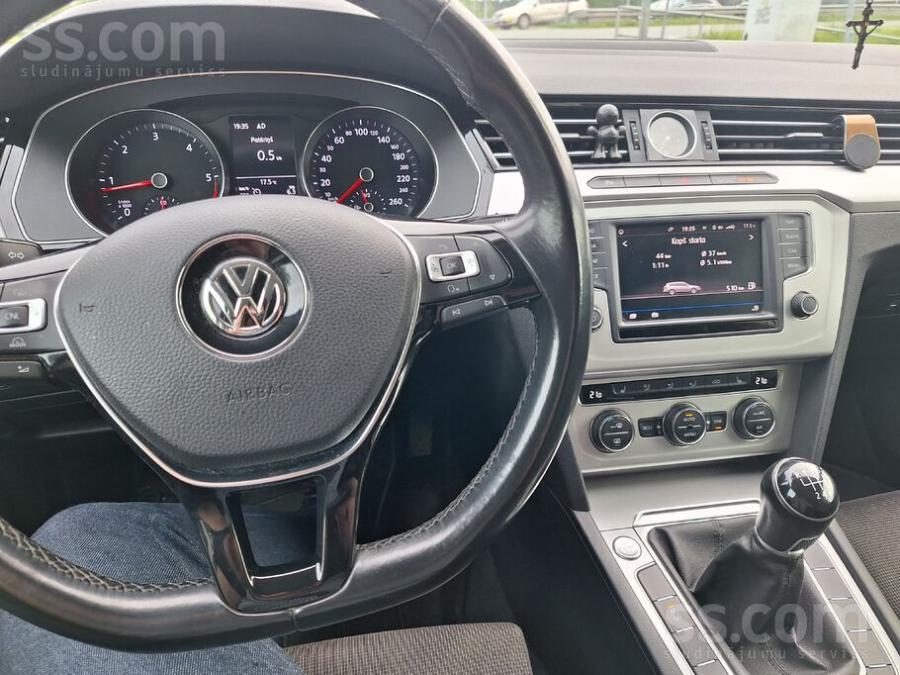 Pelēks Volkswagen Passat B8 2017 Rīga, ar dzinēja tilpumu 1.60 L un nobraukumu 258 tūkst. km par 8500 €, foto 2 vietnē AUTOMOTO.COM.LV