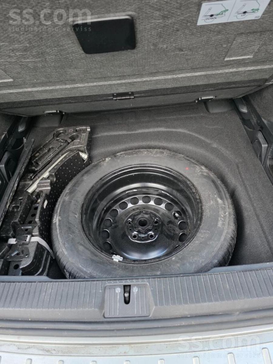 Grey Volkswagen Passat B8 2017 in Tukums, with an engine capacity of 2.00 L and mileage of 236 thousand km for 10299 €, photo 17 on AUTOMOTO.COM.LV