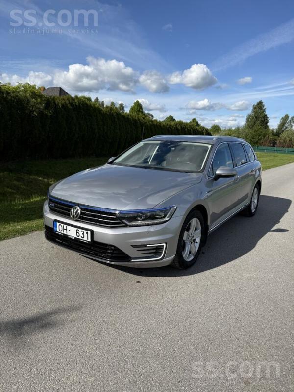 Grey Volkswagen Passat B8 2017 in Aizkraukle, with an engine capacity of 1.40 L and mileage of 103 thousand km for 14950 €, photo 1 on AUTOMOTO.COM.LV