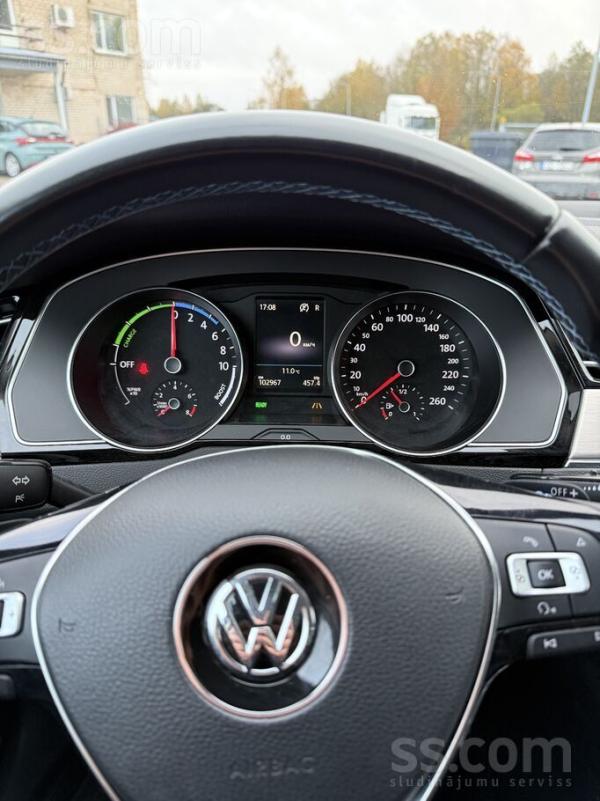 Grey Volkswagen Passat B8 2017 in Aizkraukle, with an engine capacity of 1.40 L and mileage of 103 thousand km for 14950 €, photo 6 on AUTOMOTO.COM.LV