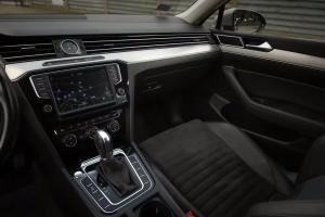 Pelēks Volkswagen Passat B8 2017 Jelgava, ar dzinēja tilpumu 2.00 L un nobraukumu 179 tūkst. km par 11500 €, foto 14 vietnē AUTOMOTO.COM.LV