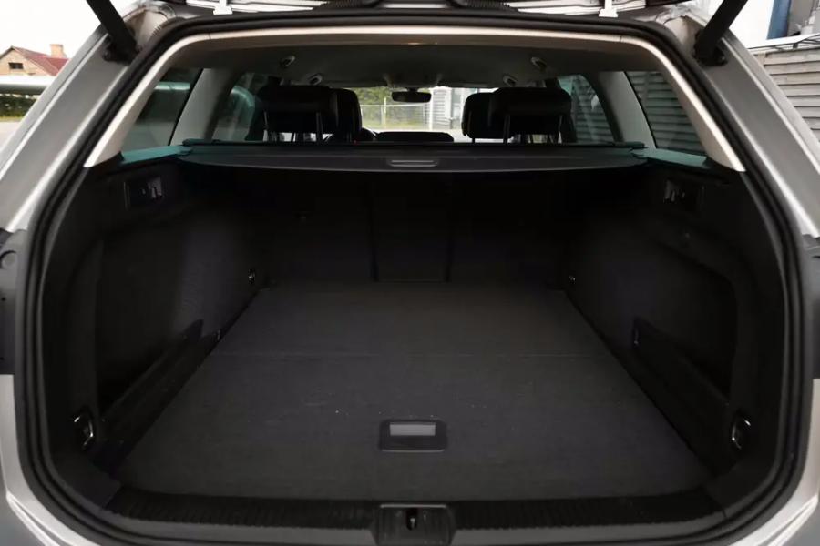 Pelēks Volkswagen Passat B8 2017 Jelgava, ar dzinēja tilpumu 2.00 L un nobraukumu 179 tūkst. km par 11500 €, foto 20 vietnē AUTOMOTO.COM.LV