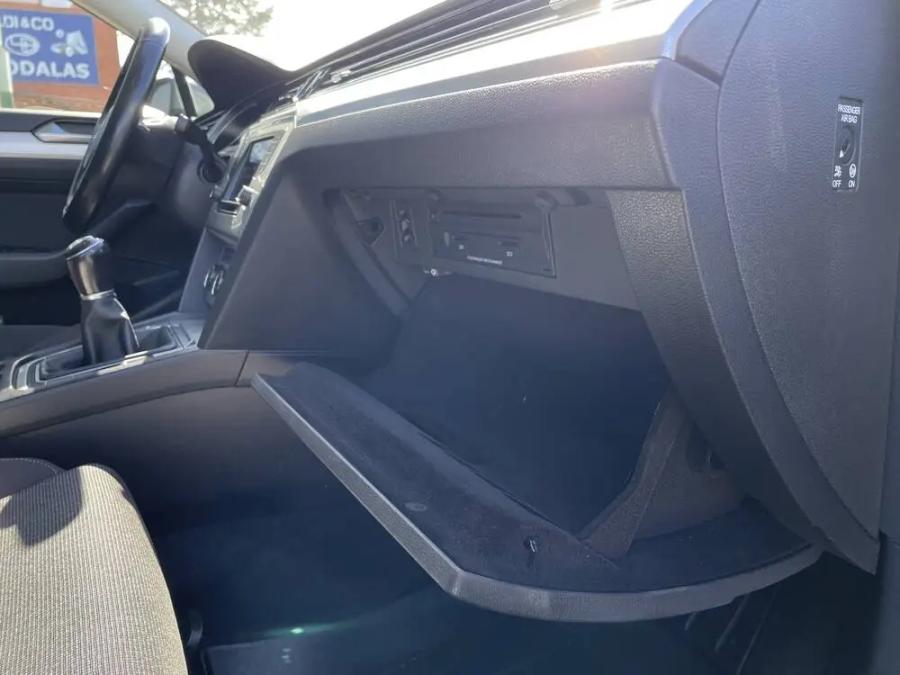 Pelēks Volkswagen Passat B8 2017 Talsi, ar dzinēja tilpumu 1.60 L un nobraukumu 260 tūkst. km par 7990 €, foto 11 vietnē AUTOMOTO.COM.LV