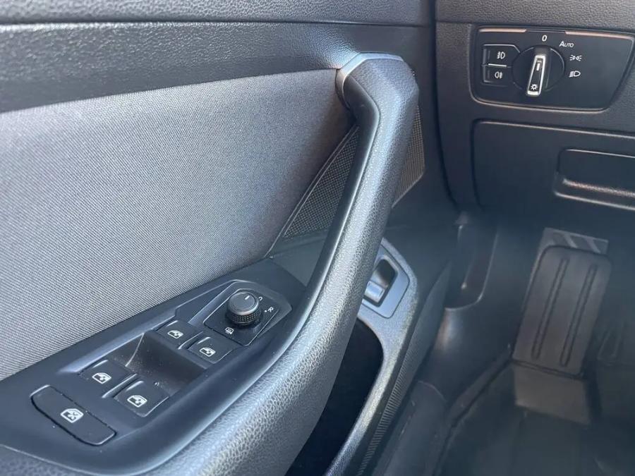 Pelēks Volkswagen Passat B8 2017 Talsi, ar dzinēja tilpumu 1.60 L un nobraukumu 260 tūkst. km par 7990 €, foto 14 vietnē AUTOMOTO.COM.LV