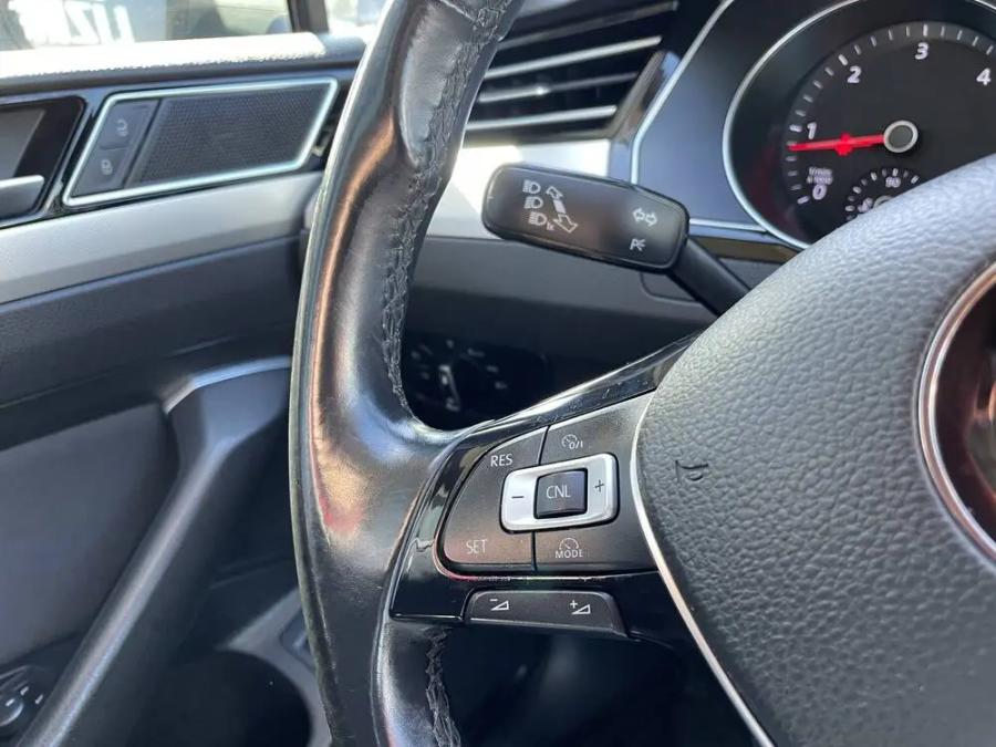 Pelēks Volkswagen Passat B8 2017 Talsi, ar dzinēja tilpumu 1.60 L un nobraukumu 260 tūkst. km par 7990 €, foto 15 vietnē AUTOMOTO.COM.LV