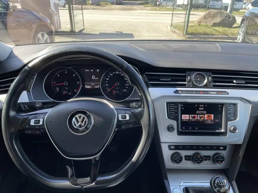 Pelēks Volkswagen Passat B8 2017 Talsi, ar dzinēja tilpumu 1.60 L un nobraukumu 260 tūkst. km par 7990 €, foto 18 vietnē AUTOMOTO.COM.LV