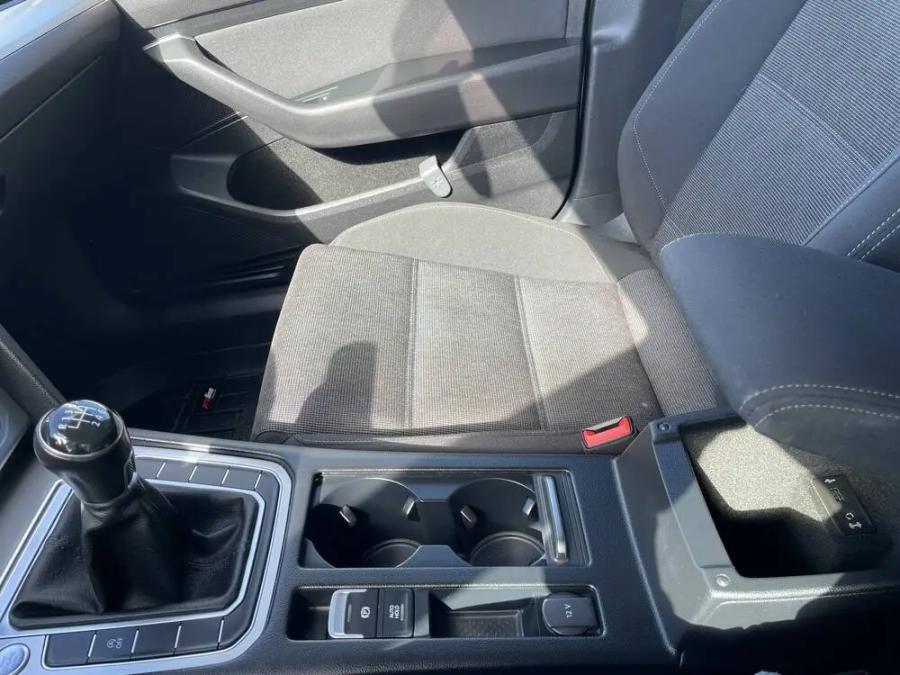 Pelēks Volkswagen Passat B8 2017 Talsi, ar dzinēja tilpumu 1.60 L un nobraukumu 260 tūkst. km par 7990 €, foto 21 vietnē AUTOMOTO.COM.LV