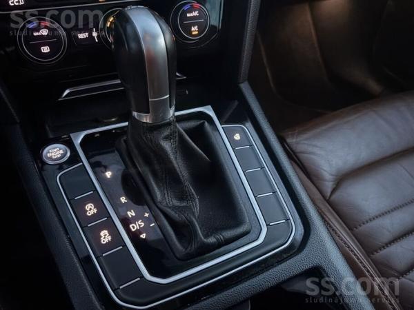 Grey Volkswagen Passat B8 2017 in Riga, with an engine capacity of 2.00 L and mileage of 240 thousand km for 11000 €, photo 7 on AUTOMOTO.COM.LV