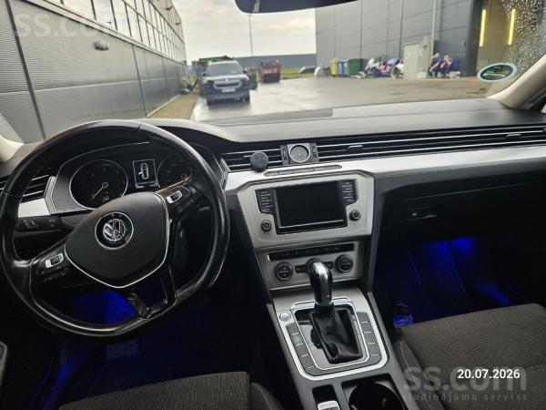 Grey Volkswagen Passat B8 2017 in Riga, with an engine capacity of 2.00 L and mileage of 290 thousand km for 10100 €, photo 4 on AUTOMOTO.COM.LV
