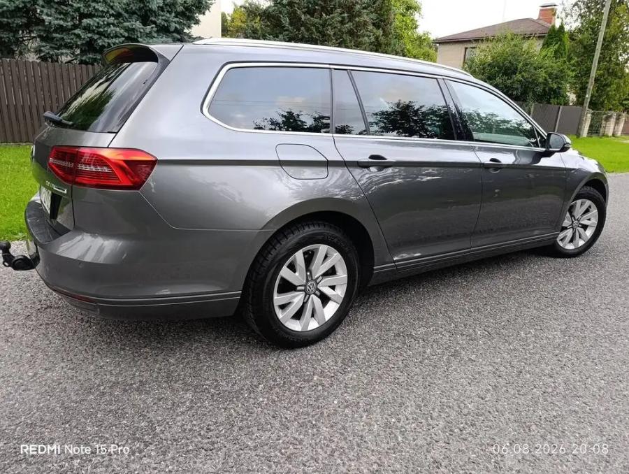 Grey Volkswagen Passat B8 2017 in Riga, with an engine capacity of 2.00 L and mileage of 250 thousand km for 9690 €, photo 5 on AUTOMOTO.COM.LV