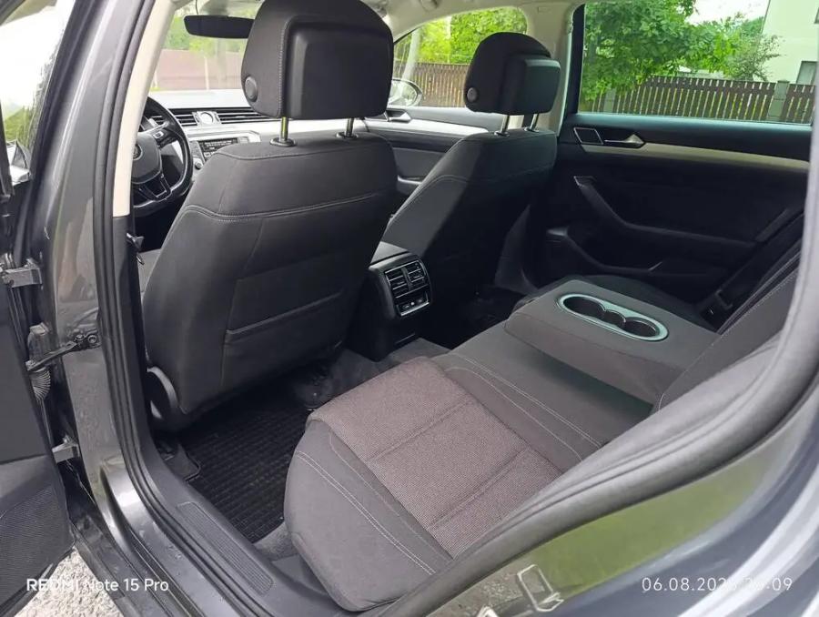 Grey Volkswagen Passat B8 2017 in Riga, with an engine capacity of 2.00 L and mileage of 250 thousand km for 9690 €, photo 10 on AUTOMOTO.COM.LV