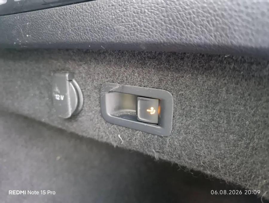 Grey Volkswagen Passat B8 2017 in Riga, with an engine capacity of 2.00 L and mileage of 250 thousand km for 9690 €, photo 13 on AUTOMOTO.COM.LV