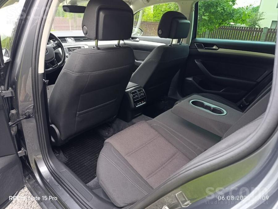Grey Volkswagen Passat B8 2017 in Riga, with an engine capacity of 2.00 L and mileage of 252 thousand km for 9690 €, photo 10 on AUTOMOTO.COM.LV
