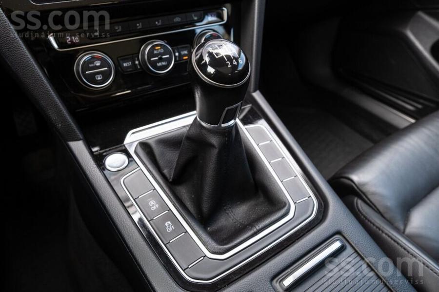 Pelēks Volkswagen Passat B8 2017 Rīga, ar dzinēja tilpumu 2.00 L un nobraukumu 240 tūkst. km par 9950 €, foto 15 vietnē AUTOMOTO.COM.LV