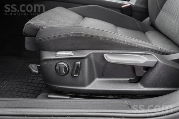 Grey Volkswagen Passat B8 2017 in Riga, with an engine capacity of 1.80 L and mileage of 165 thousand km for 12500 €, photo 10 on AUTOMOTO.COM.LV